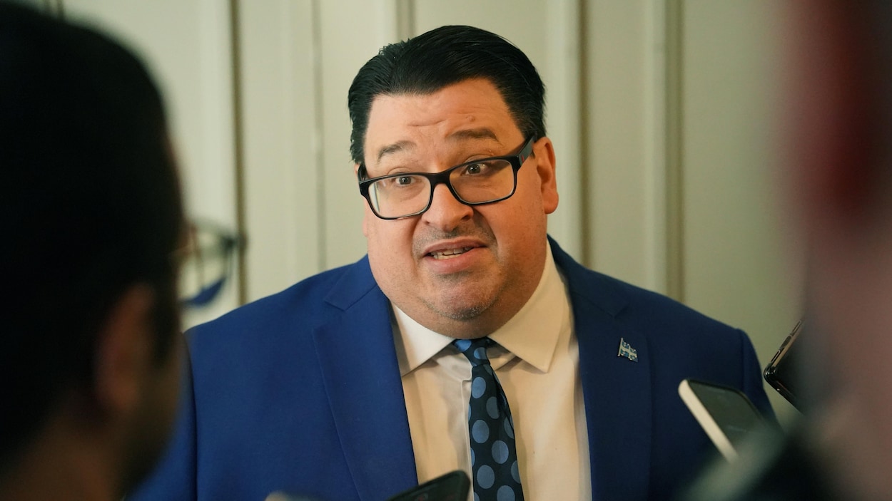 Le député Sylvain Lévesque ne se représentera pas | Radio-Canada