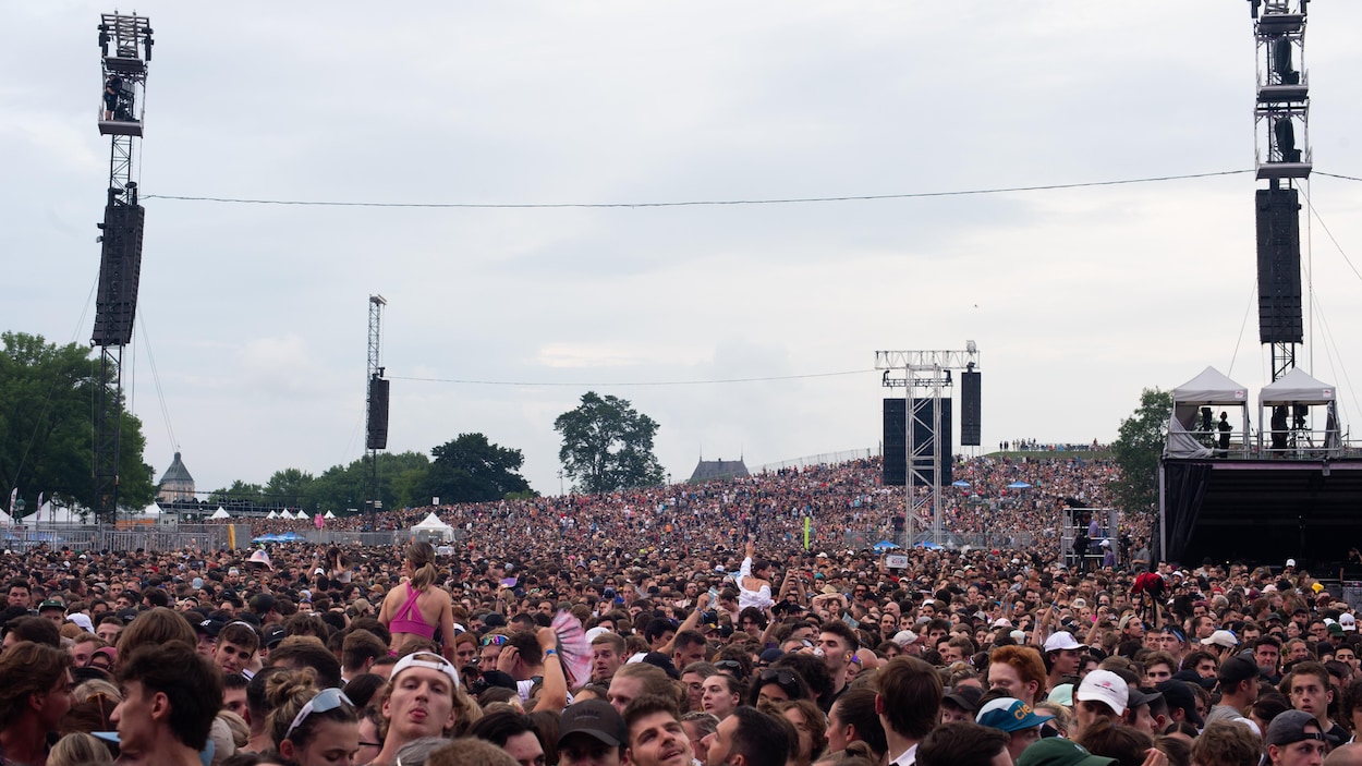 Le FEQ essuie des centaines de critiques de festivaliers | Radio-Canada
