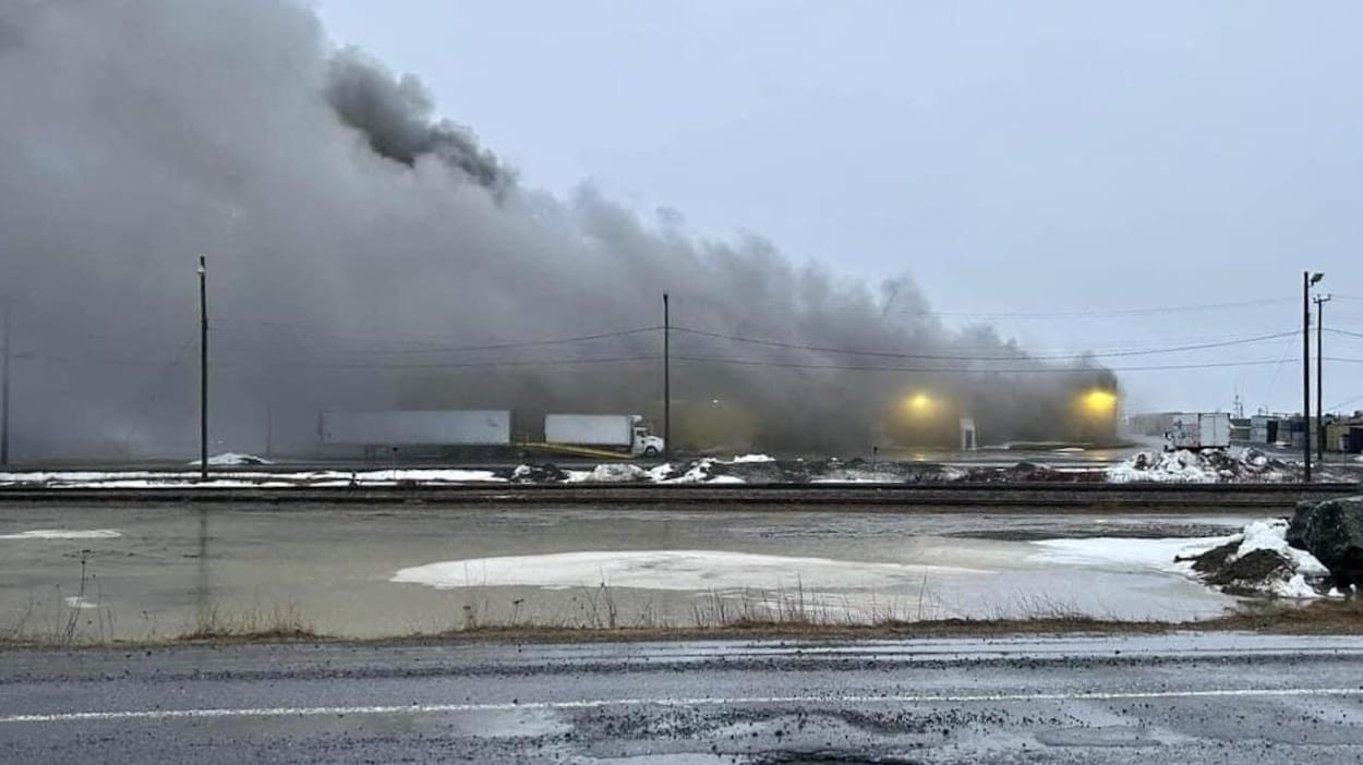 Incendie à Matane : une fuite d'ammoniac a compliqué le travail des ...