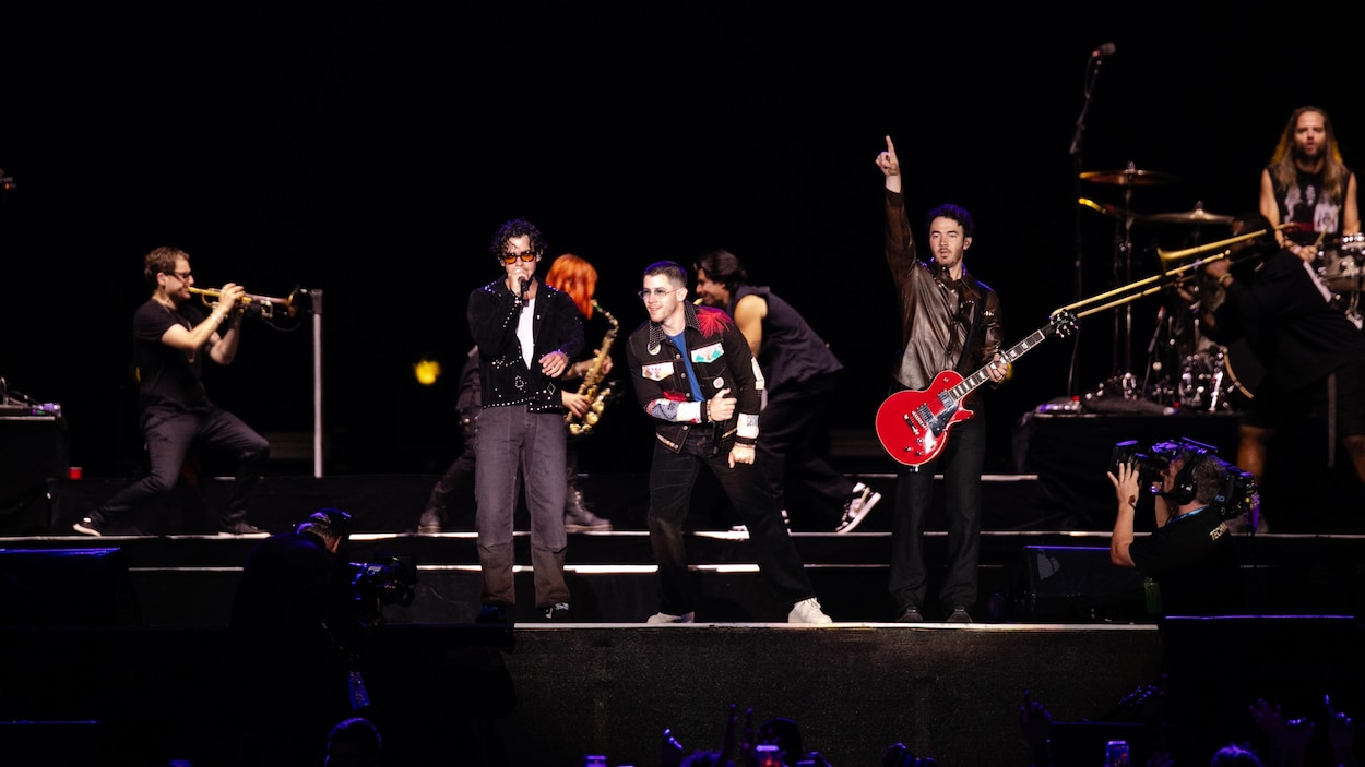 FEQ : Sous le charme des Jonas Brothers | Radio-Canada