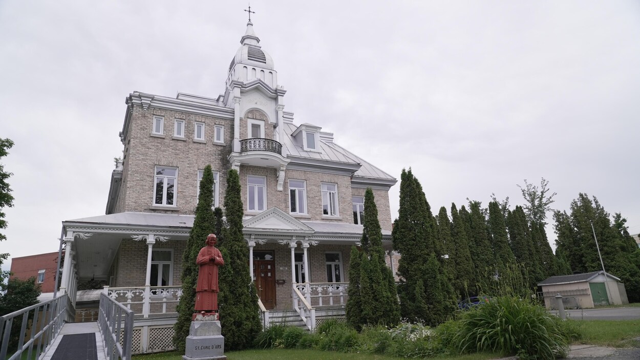 Lévis : le déménagement d’une maison de naissance repoussé | Radio-Canada