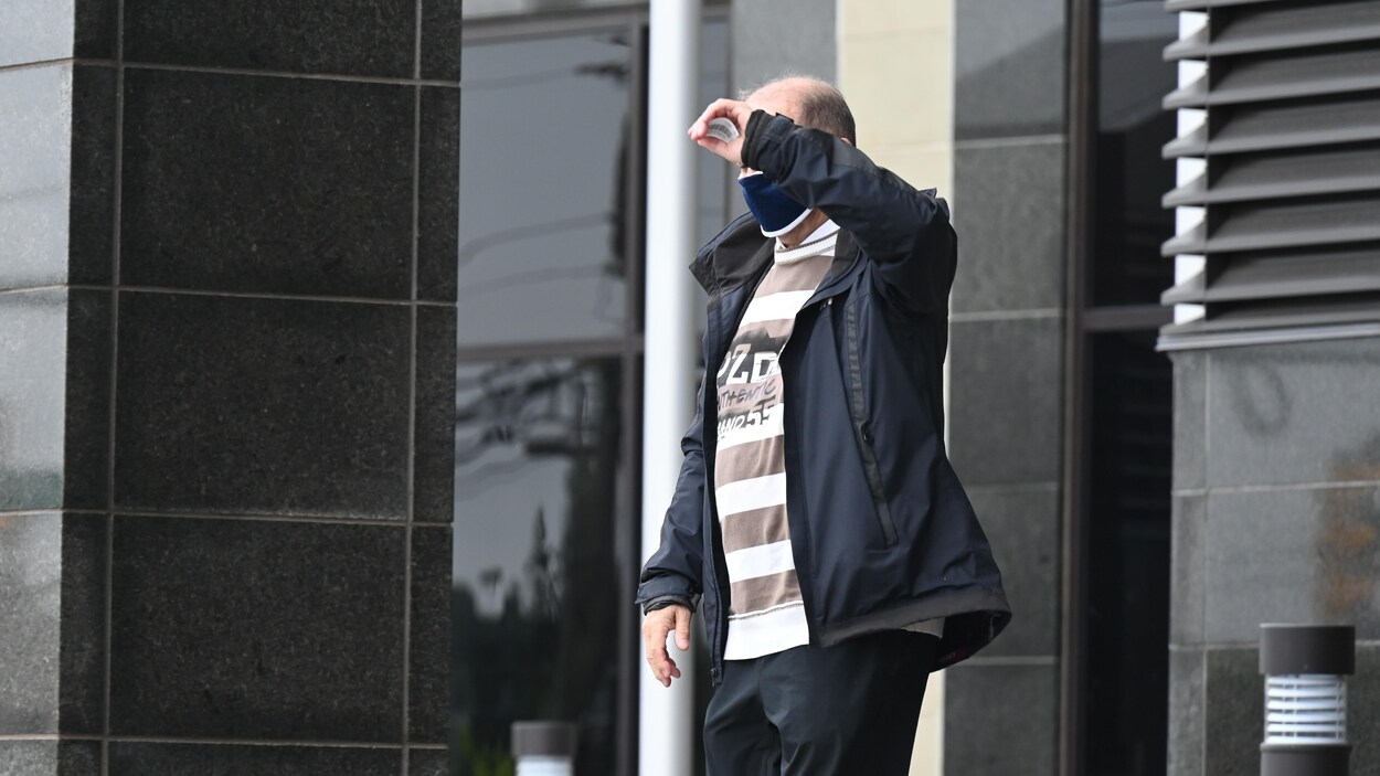 Agressions sexuelles : l’ex-enseignant Paul Maillet nie en bloc | Radio ...