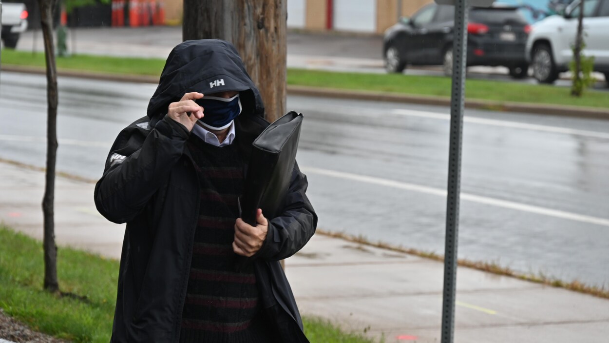 Agressions sexuelles : l’ex-enseignant Paul J. Maillet plaide non ...