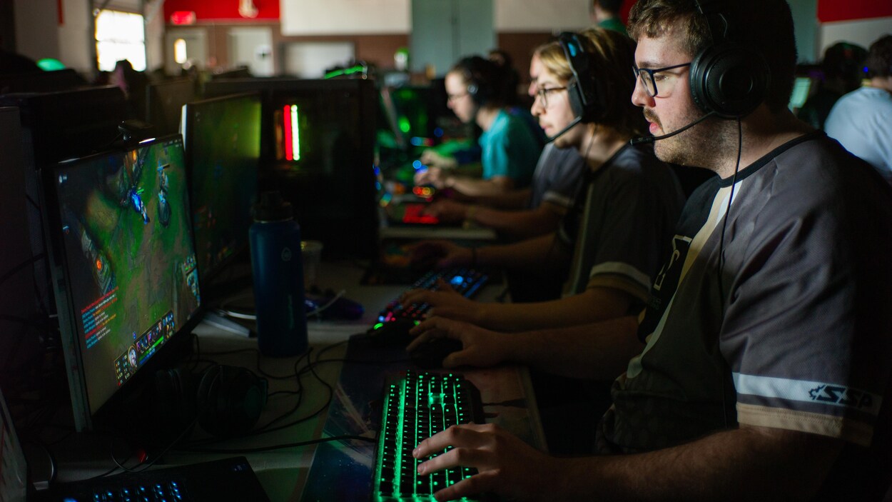 Des centaines d’adeptes de jeux vidéo rassemblés à l’UQTR | Radio-Canada