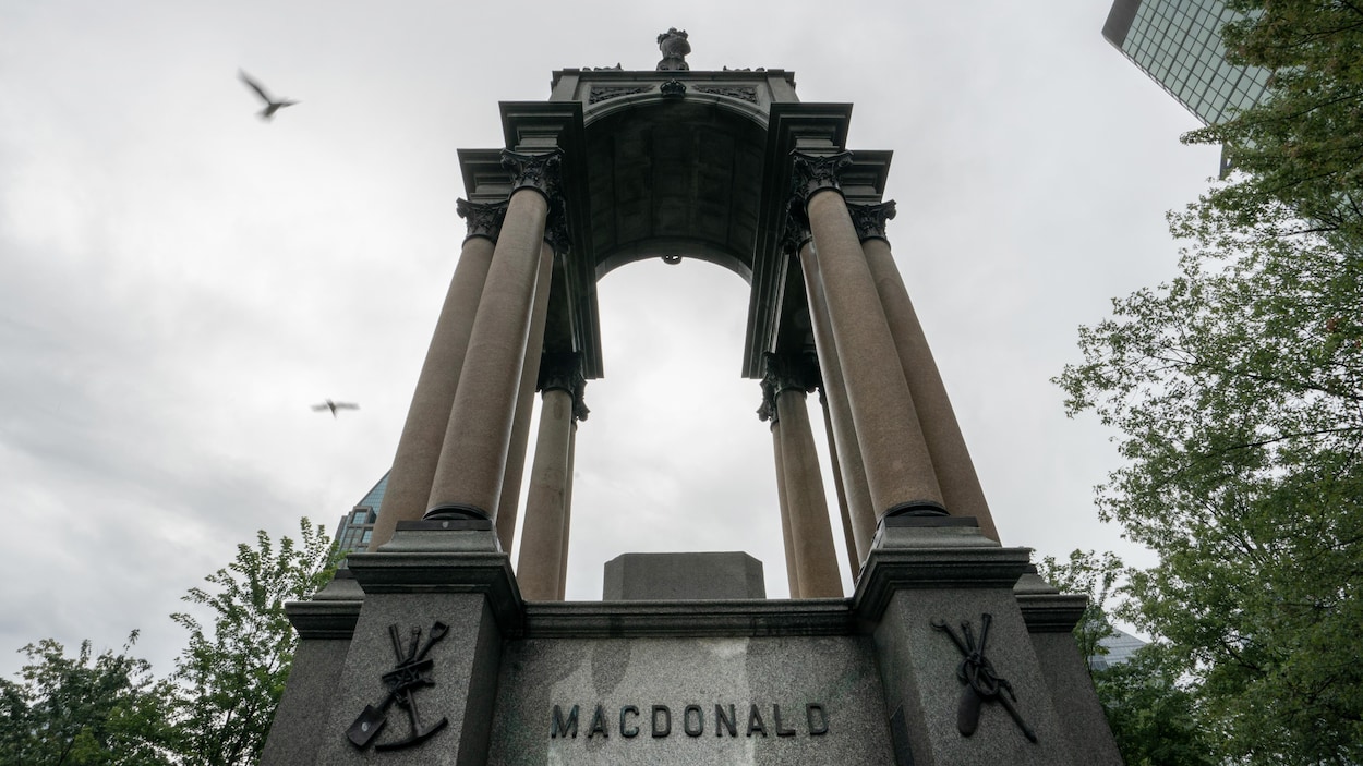 La statue de John A. Macdonald ne sera pas réinstallée à la place du ...