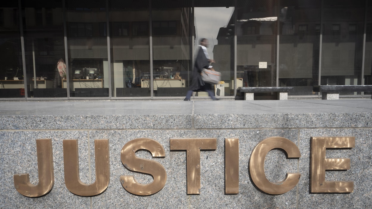 Des jugements non traduits malgré la nouvelle loi 101 | Radio-Canada