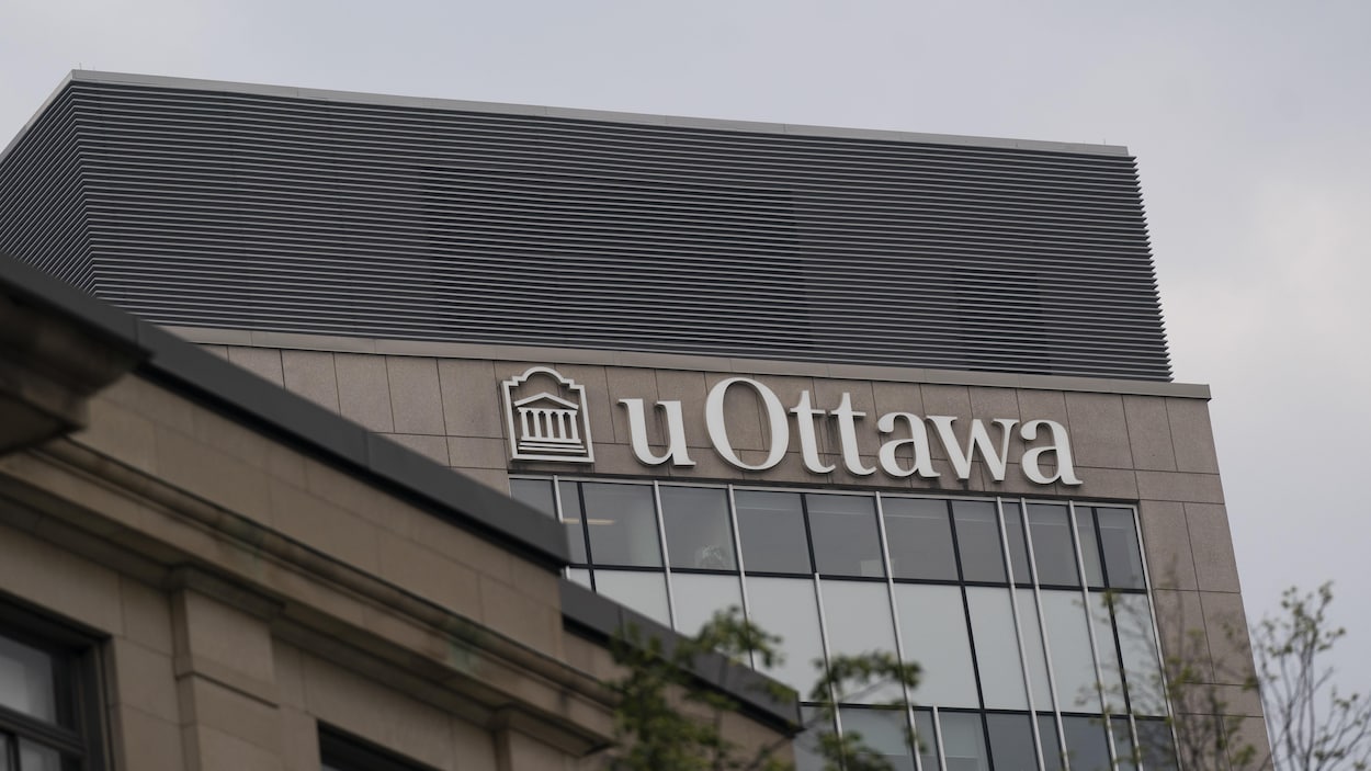 L’Université d’Ottawa restreint l’accès aux horaires de cours pour des ...