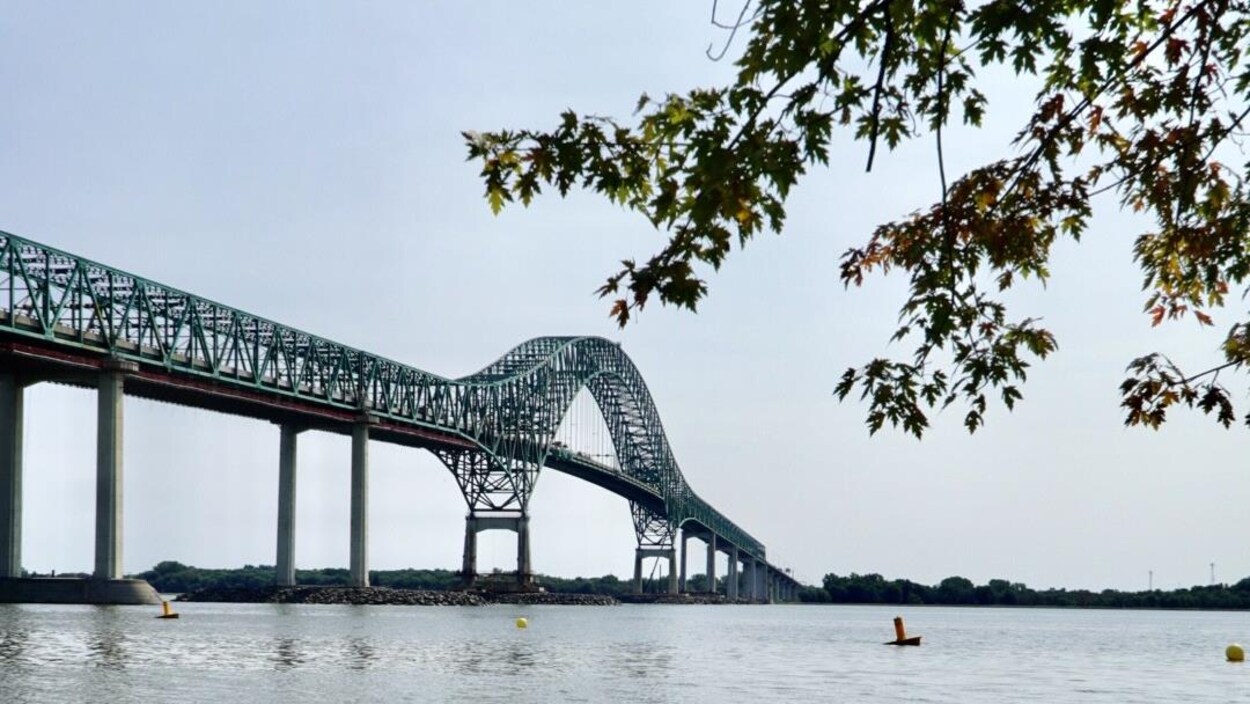 Une voie par direction sur le pont Laviolette en semaine | Radio-Canada