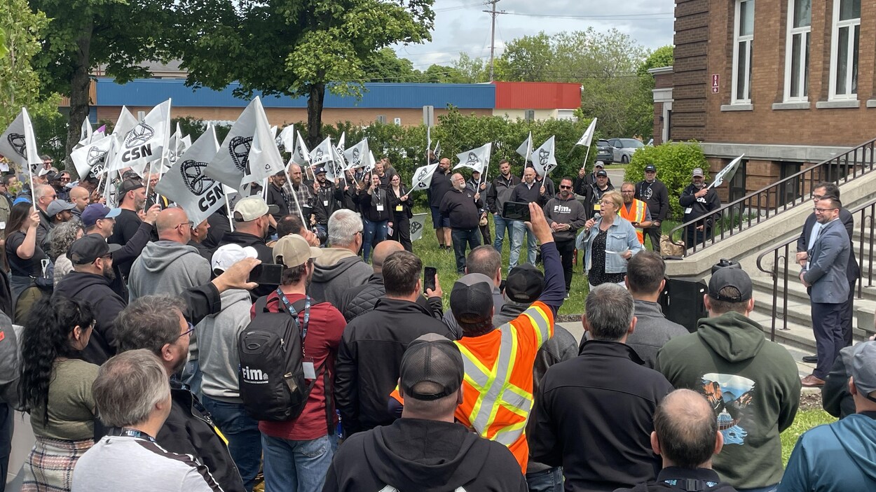 Manifestation de 250 personnes mécontentes à l’endroit de Béton ...