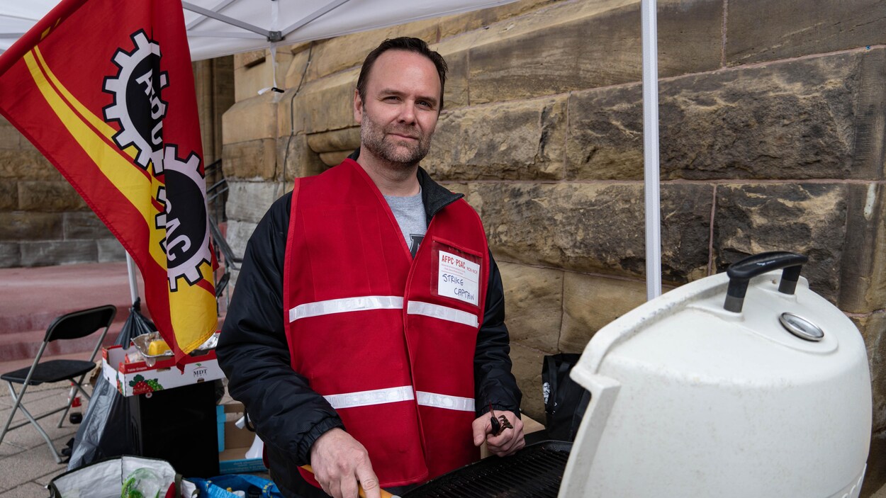 Grève des fonctionnaires : des contraventions de 615 $ pour un BBQ ...