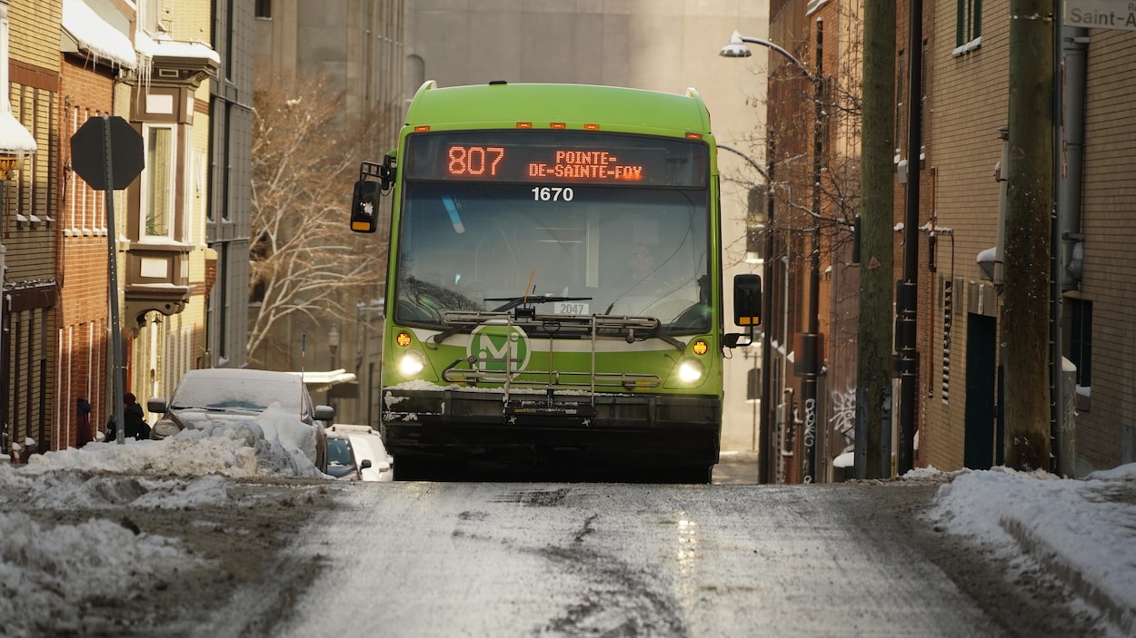 Le RTC retire 44 autobus articulés des routes | Radio-Canada