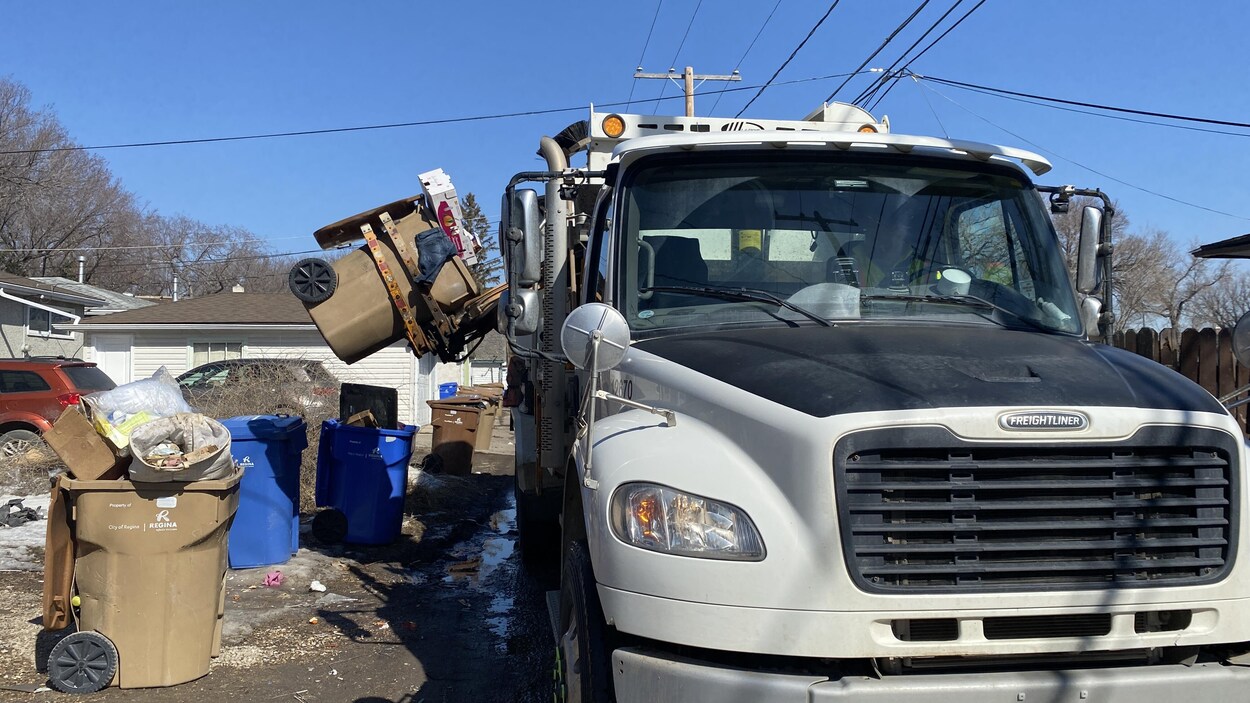 Regina compte revoir le modèle de facturation de la collecte des ...