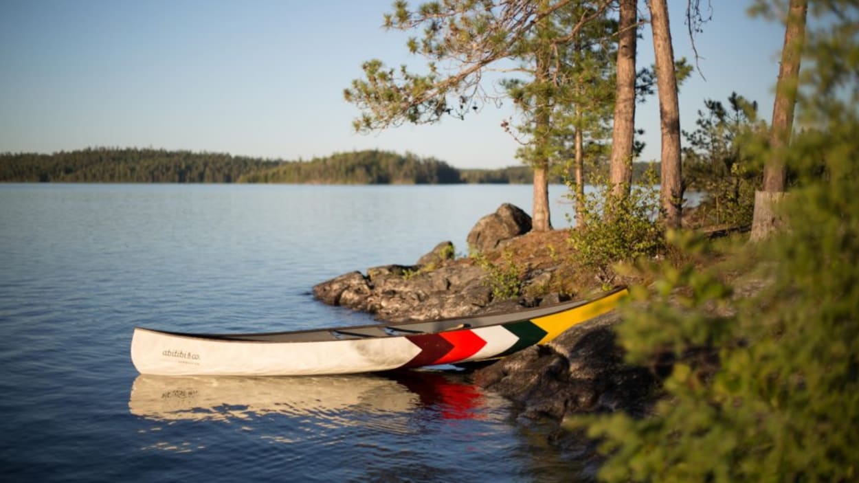 Parcourir 800 km en canot pour réconcilier Autochtones et non ...