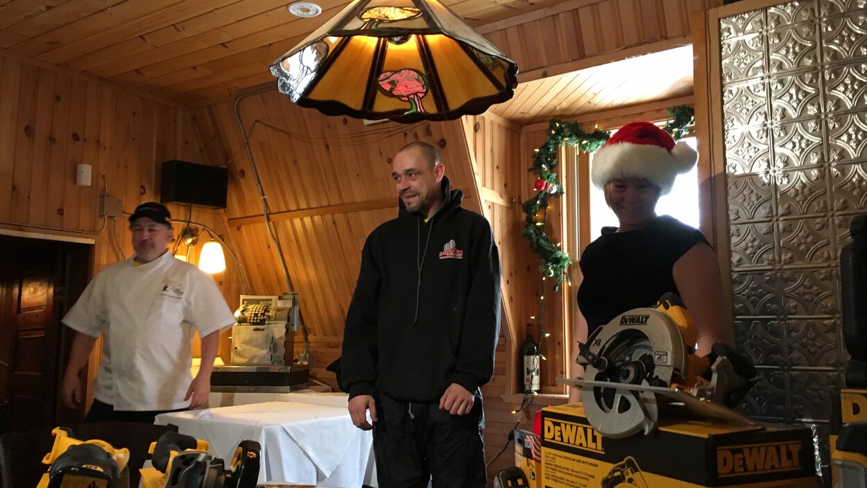 Un Noël prématuré pour un sinistré de Val-des-Monts | Radio-Canada.ca