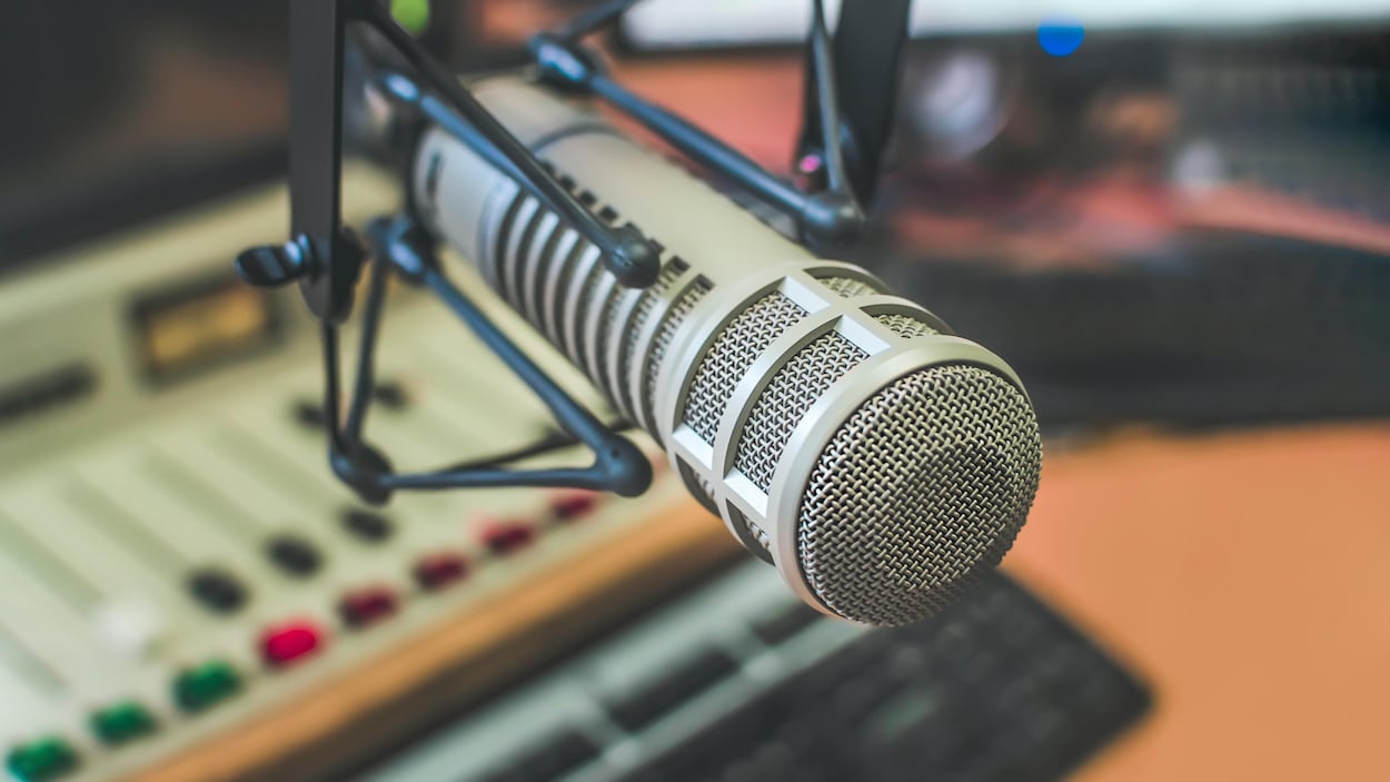 CFYX et le Groupe Radio Simard condamnent les propos de leur animatrice | Radio-Canada