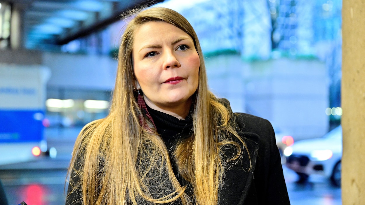 Une journaliste poursuit la GRC | Radio-Canada