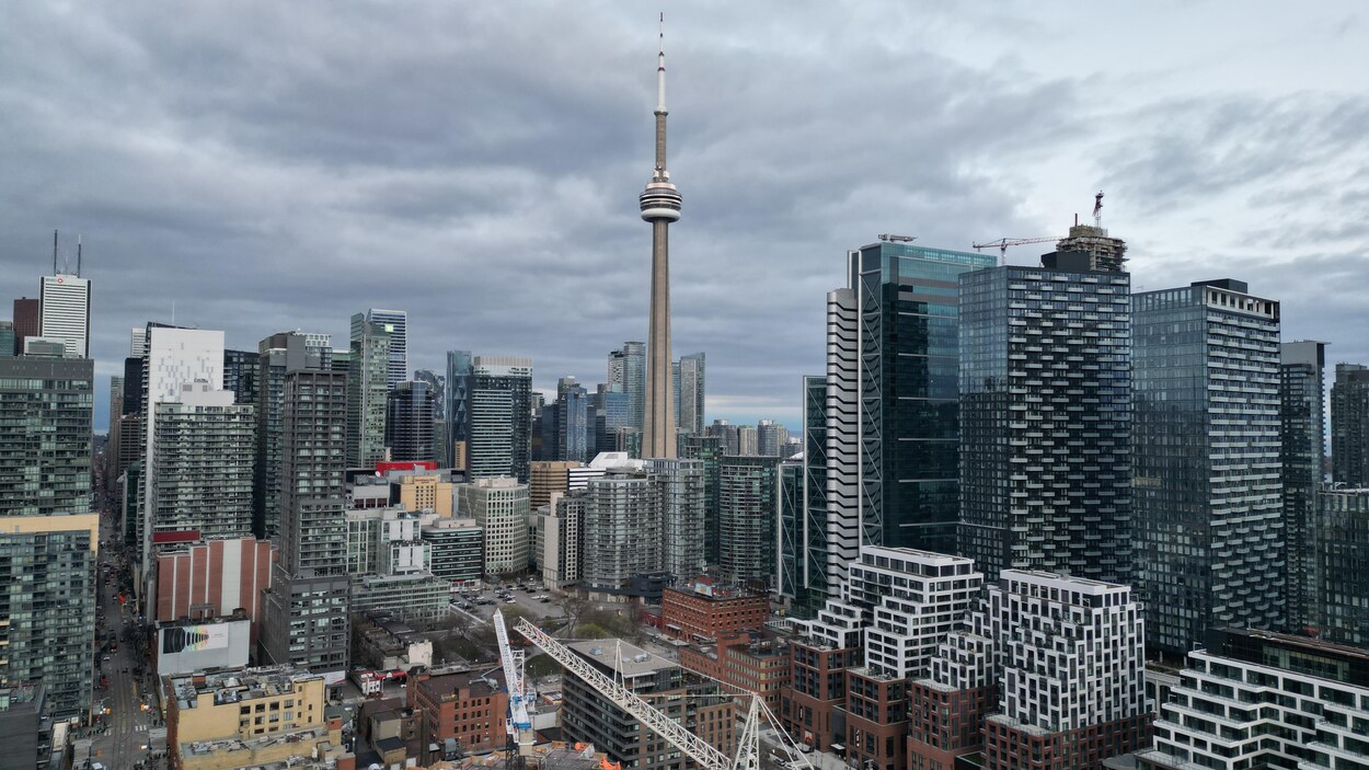 Toronto a besoin de 18 G$ pour ses infrastructures | En bref | Radio-Canada