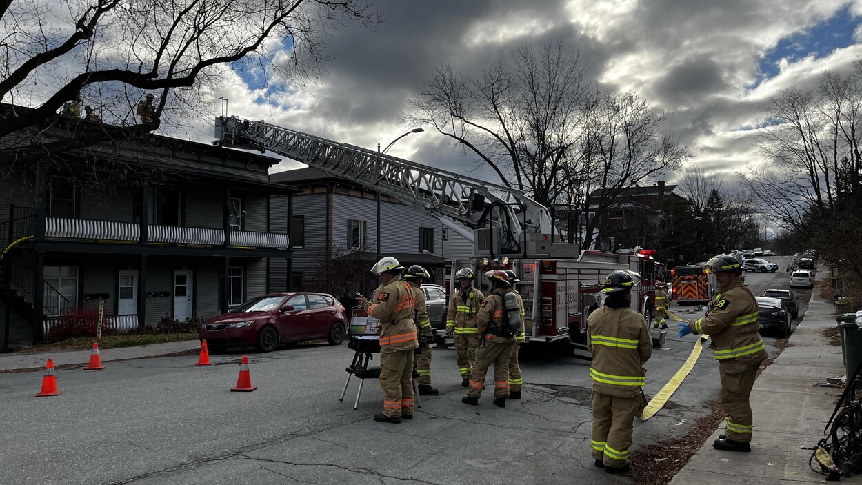 Un incendie ravage un appartement sur la rue Laurier | Radio-Canada