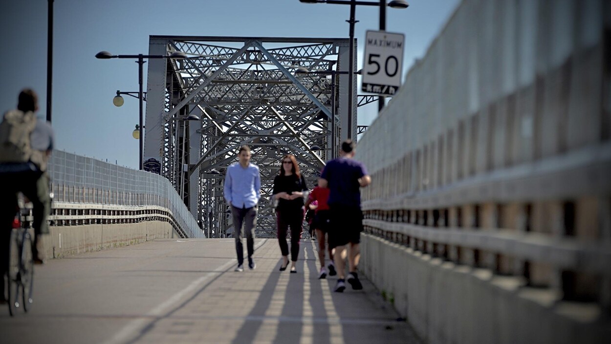Pont Alexandra : que pense la population des options pour le remplacer ...