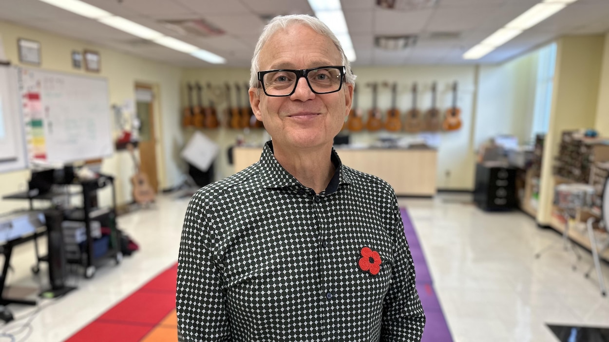 Chanter sa passion pour le football et les Roughriders en français | La ...