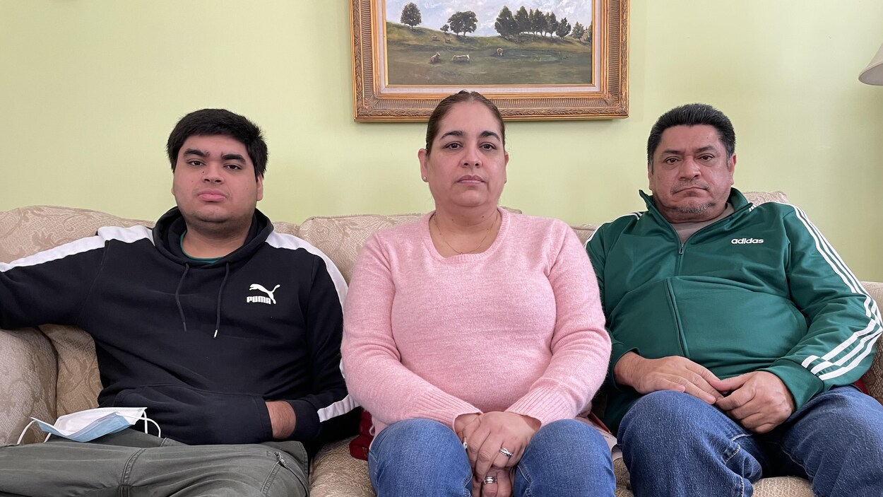 Confinée depuis sept mois dans une église, la famille Rodriguez-Flores ...