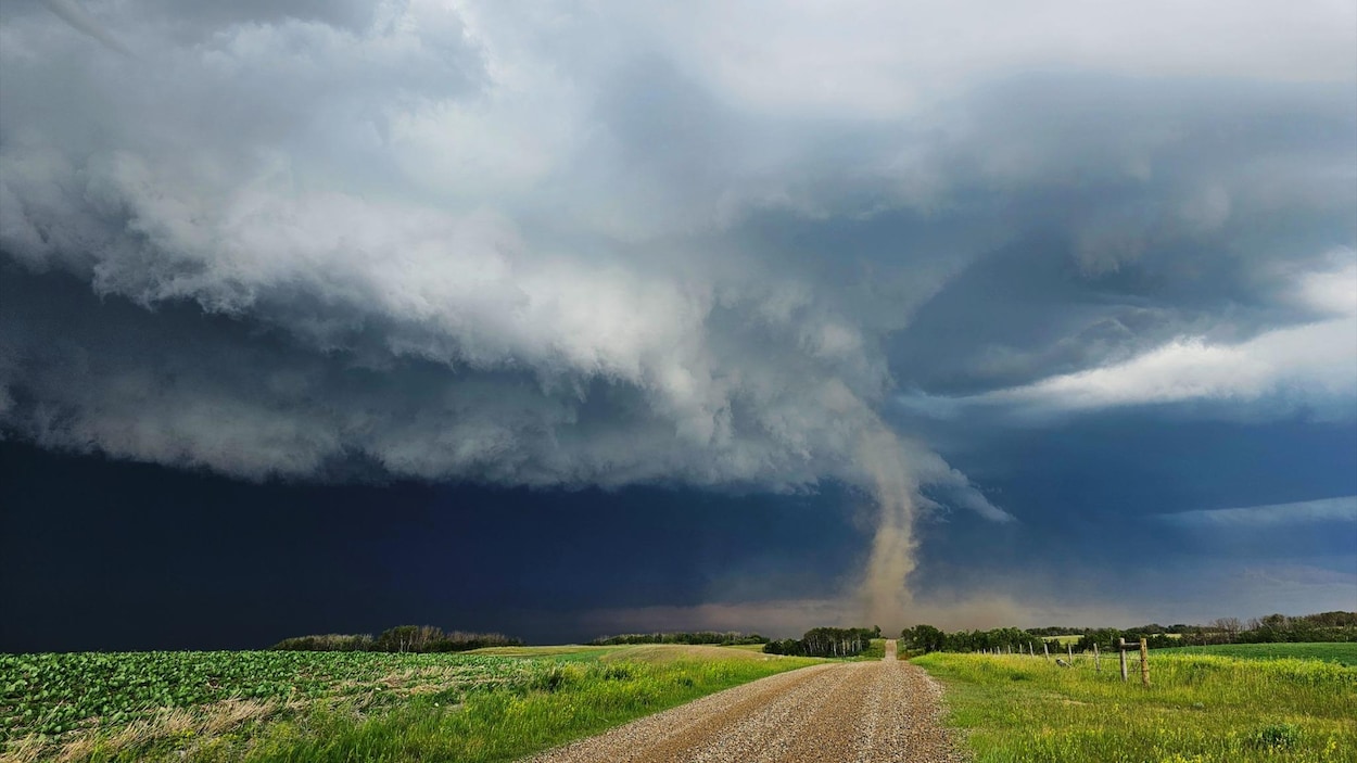 Huit possibles tornades en Saskatchewan | En bref | Radio-Canada