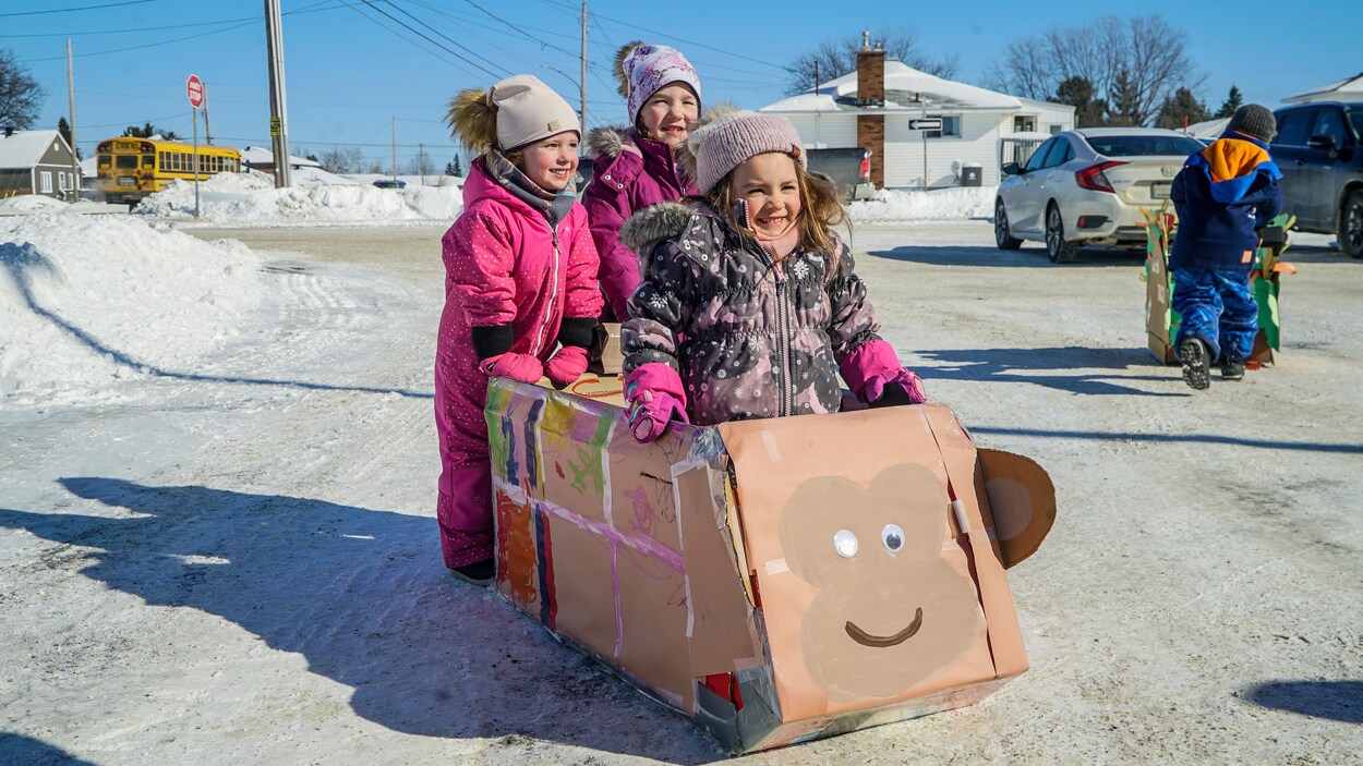 Course de boîtes de carton à Val-Caron; départ de D. Giroux; le ...