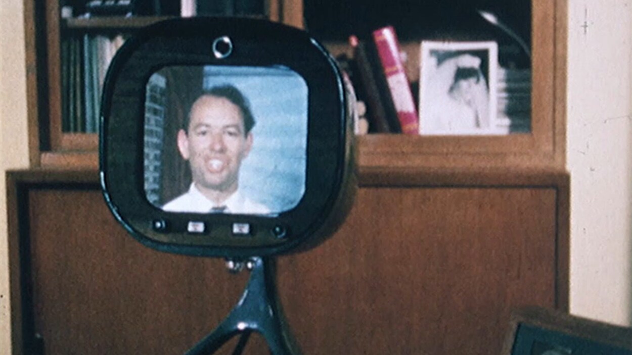 VIDÉOJOURNAL - Le Télé Télé, l’ancêtre du téléphone intelligent et la ...