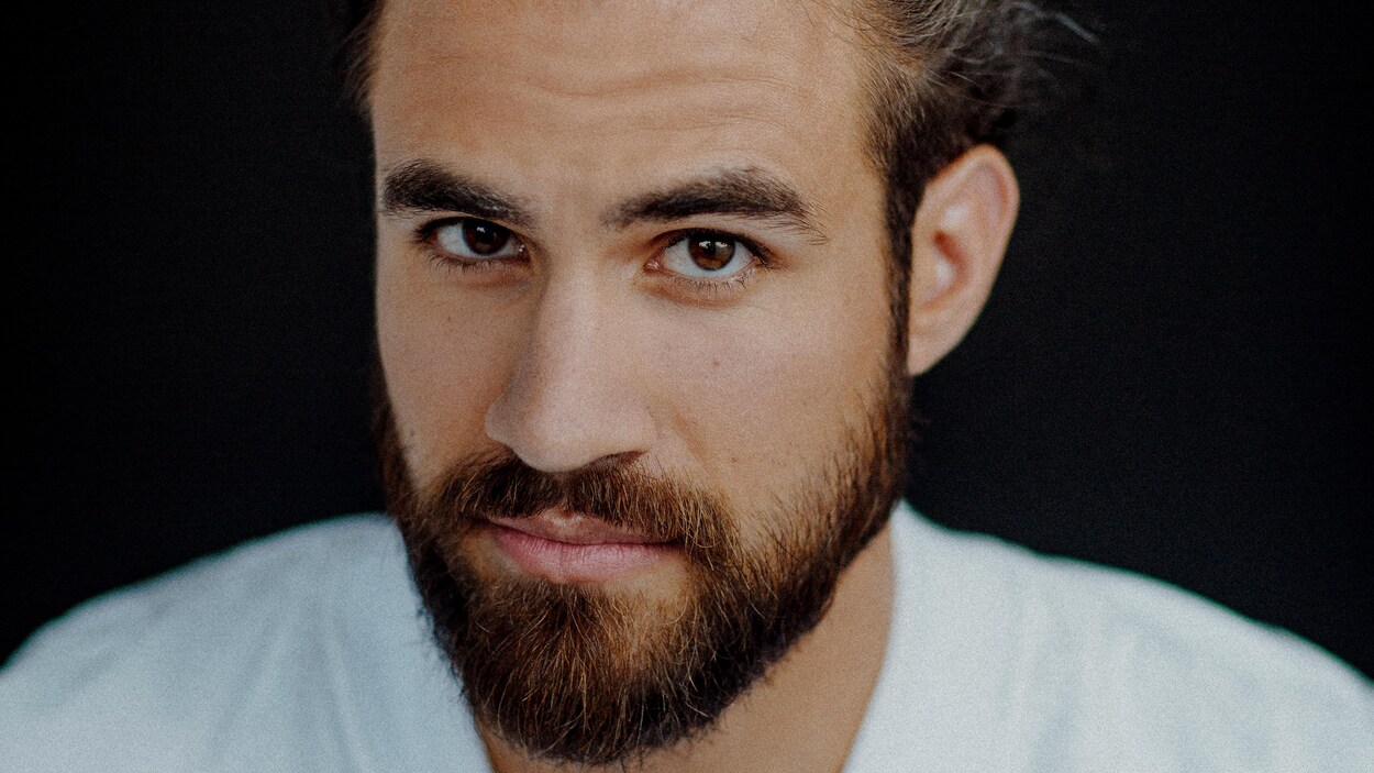 Le premier spectacle de Jay Du Temple est bien fait mais convenu ...