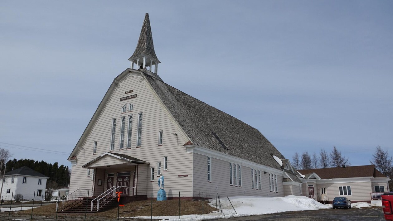La fabrique de St-Elzéar s’apprête à mettre son église en vente | Le ...