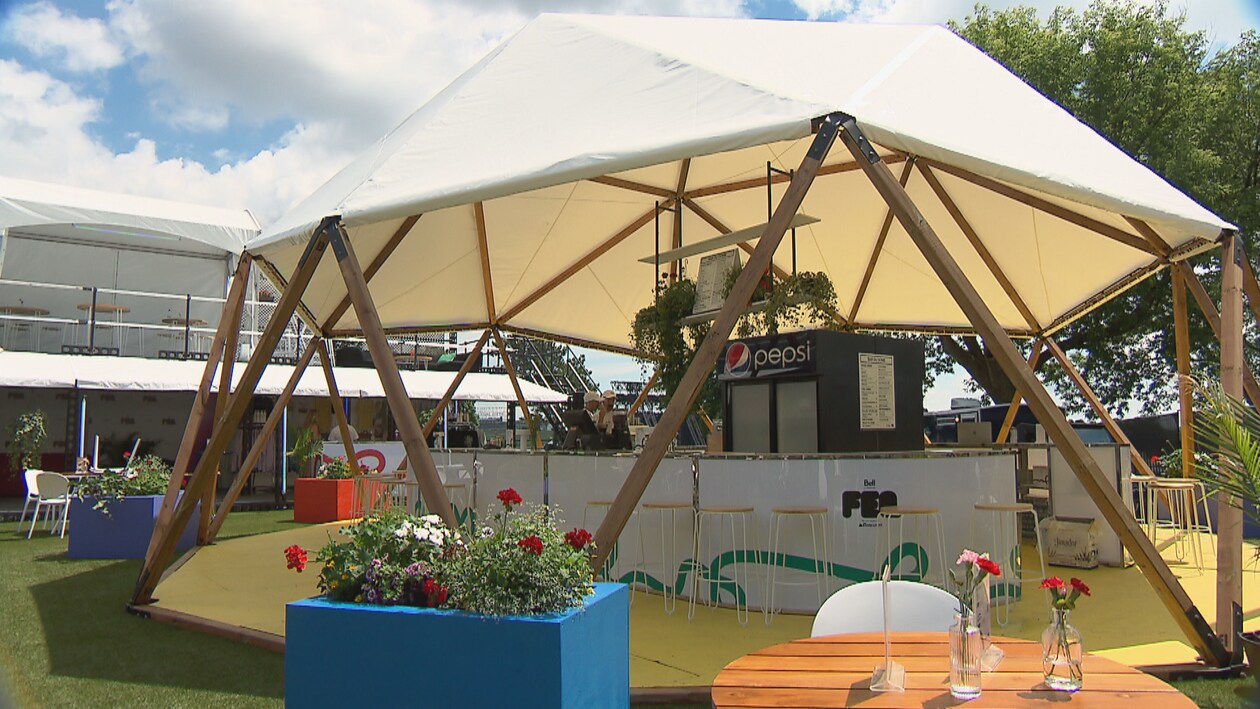 Une nouvelle expérience pour les artistes du FEQ | Le téléjournal Québec