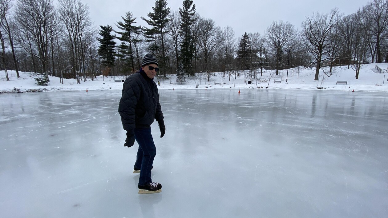 La patinoire du parc du Domaine-Howard est ouverte | Le téléjournal Estrie