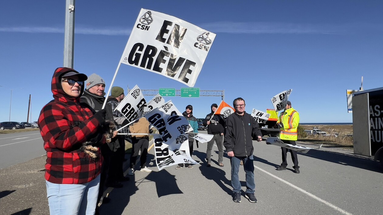 Une autre grève paralyse la traverse Matane–Côte-Nord | Le téléjournal ...
