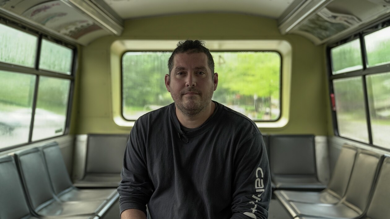 Rencontre avec Mathieu Smith, travailleur de rue | Le téléjournal Estrie