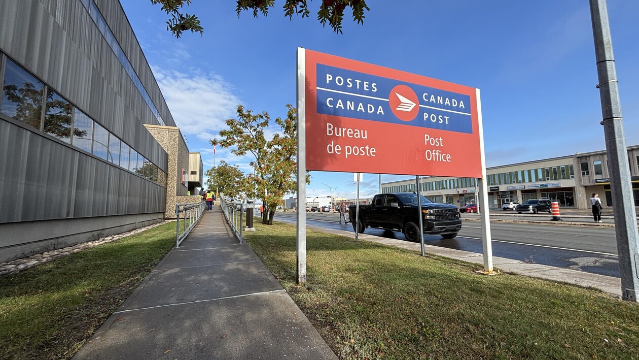 Postes Canada : Maxime Blanchette-Joncas « préoccupé » | Le téléjournal ...