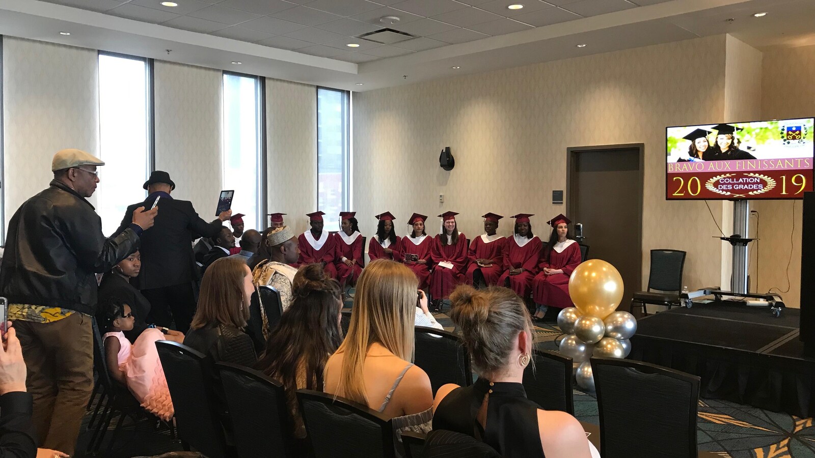 De chaleureux applaudissements pour la cohorte 2019 du Collège Mathieu ...
