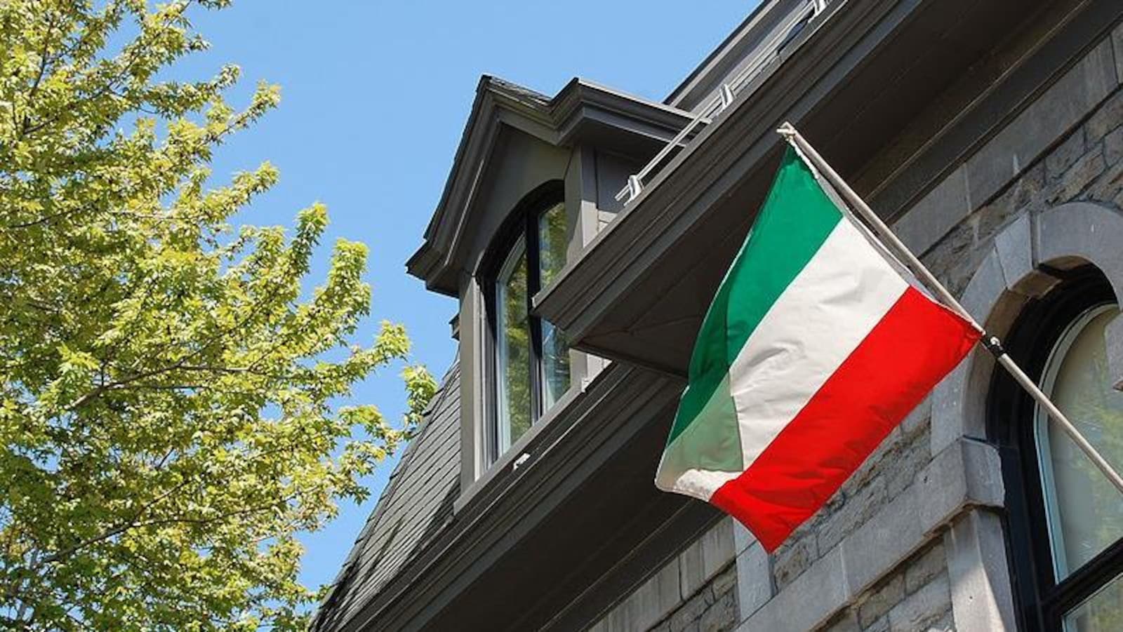 Les libéraux refusent de hisser le drapeau des Patriotes de 1837 | ICI ...