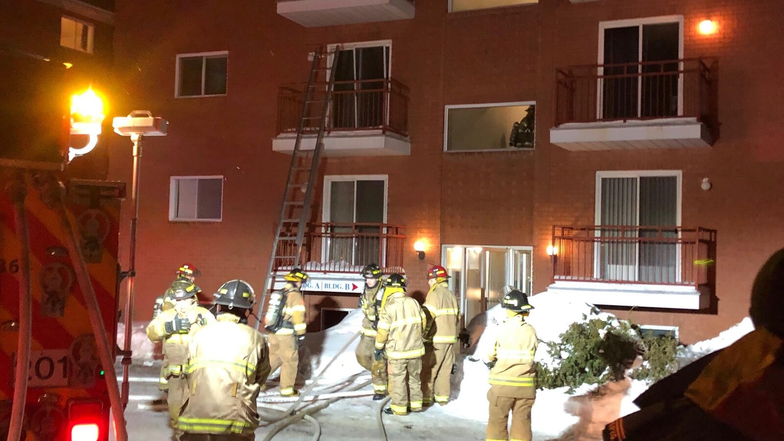 Incendie dans le secteur Aylmer : quinze personnes évacuées | ICI Radio ...