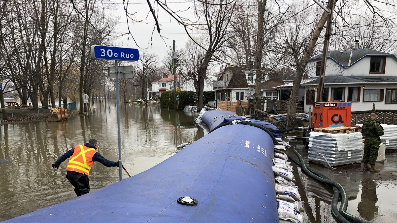 Inondations : l'eau continue à monter dans la plupart des régions du ...