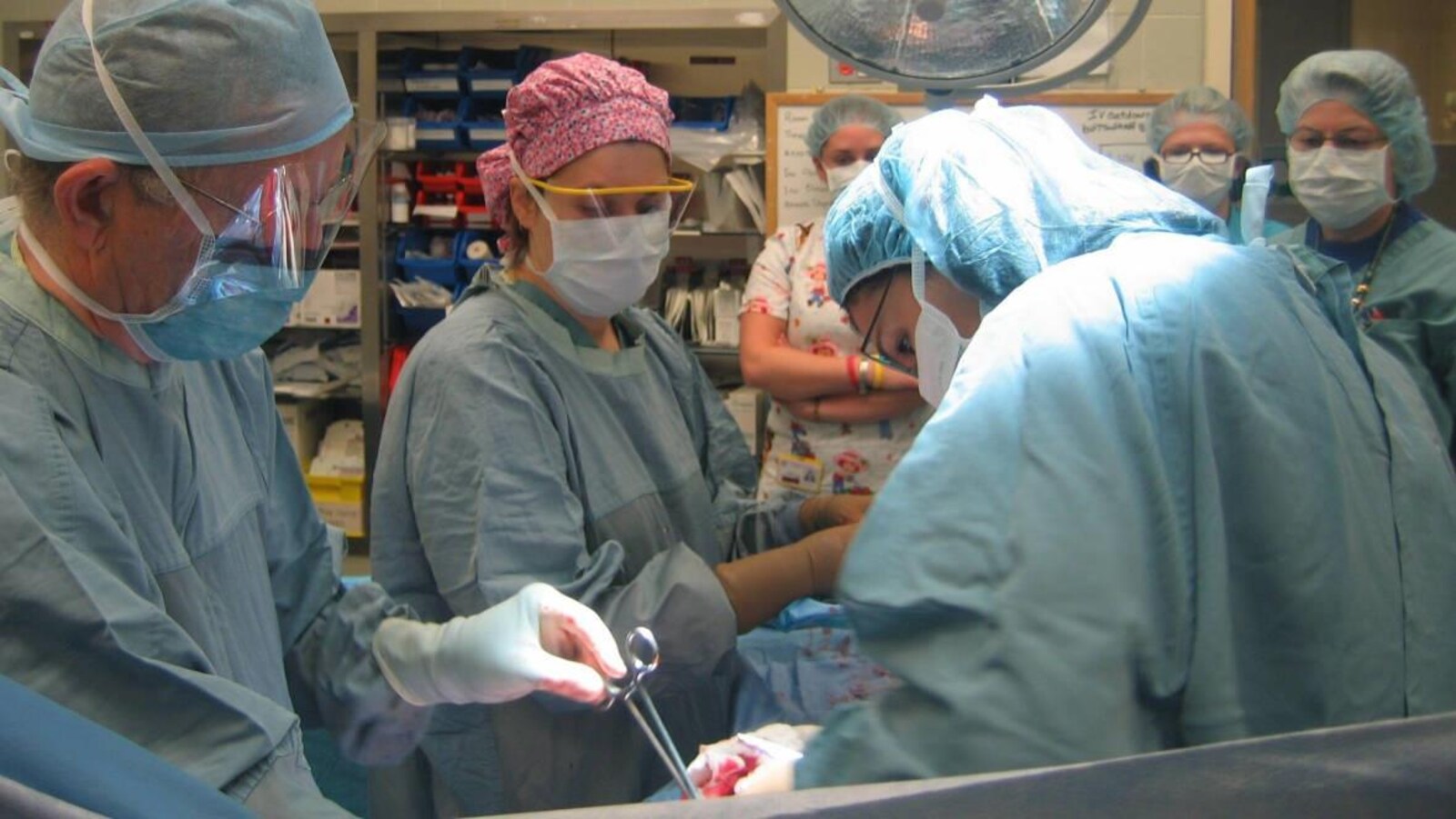 Accouchements : plus de césariennes en C.-B. et plus de péridurales au ...