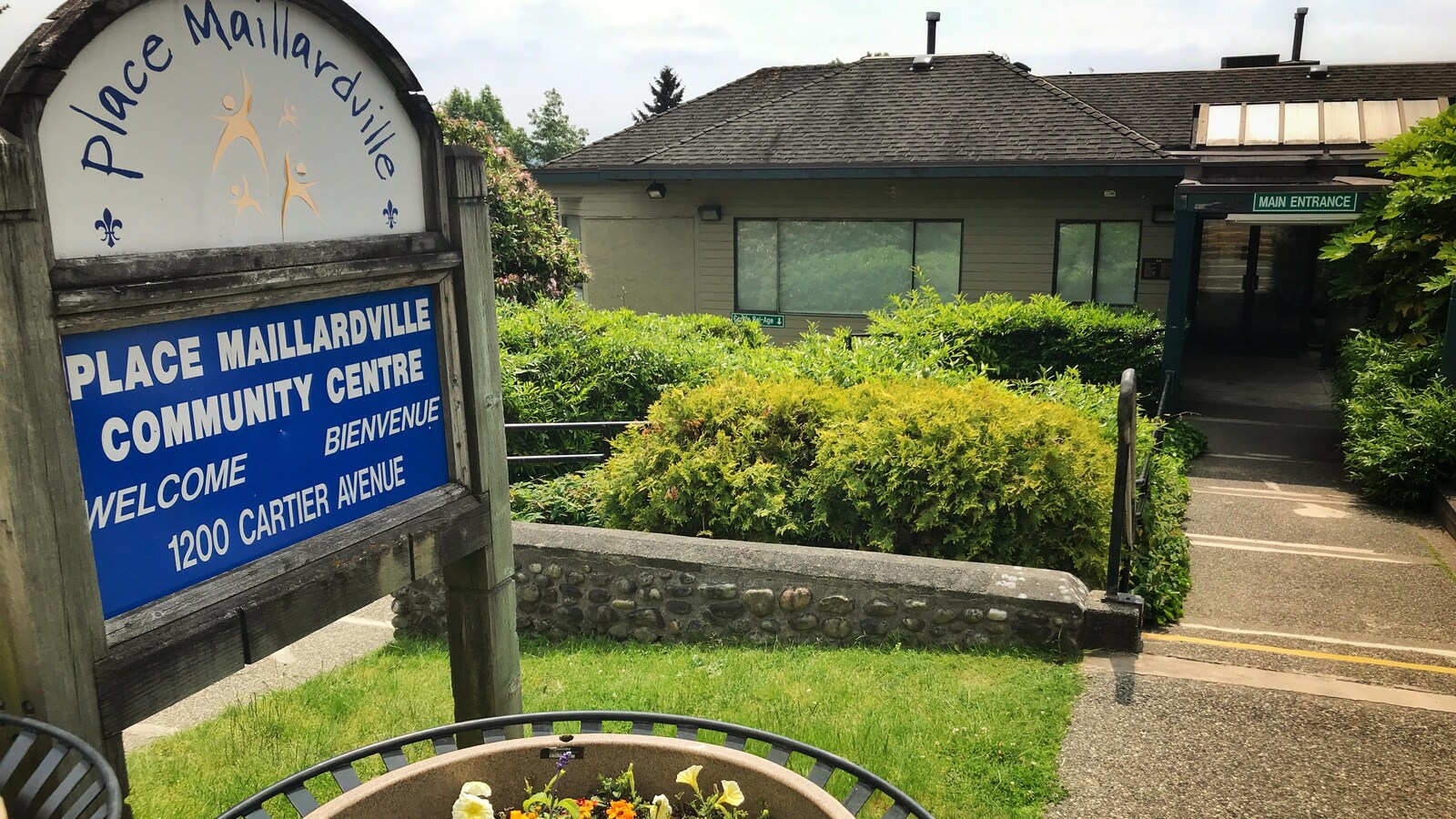 Une nouvelle Place Maillardville pas très francophone | ICI Radio-Canada.ca