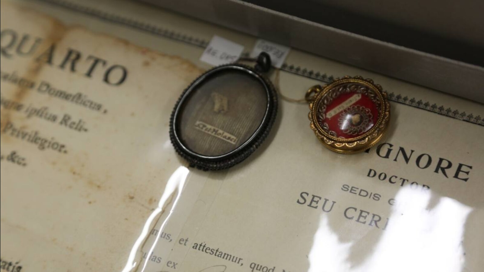 Des centaines de reliques sacrées conservées par le diocèse de London ...