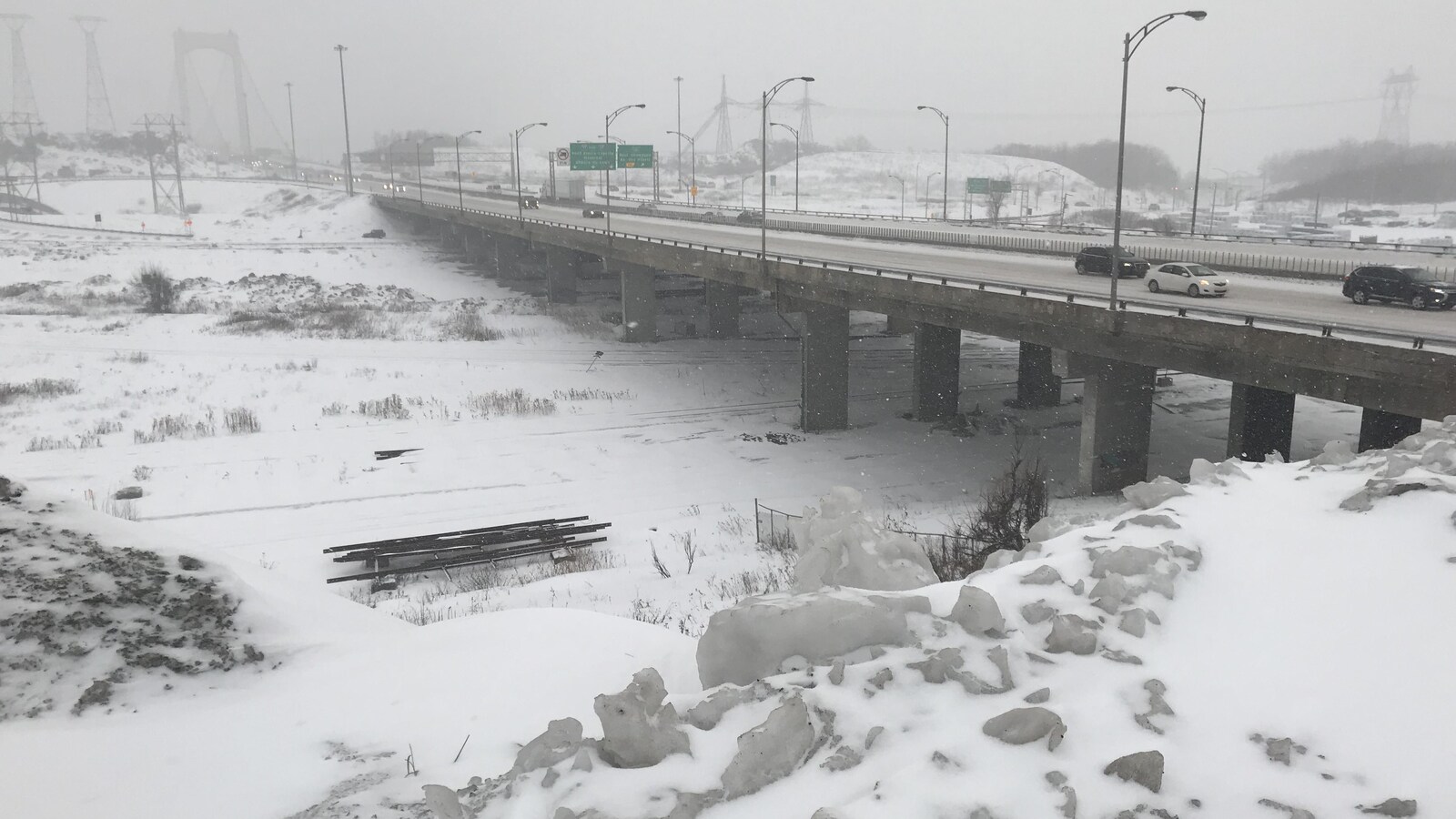 La grande région de Québec sous la neige et le verglas | ICI Radio ...