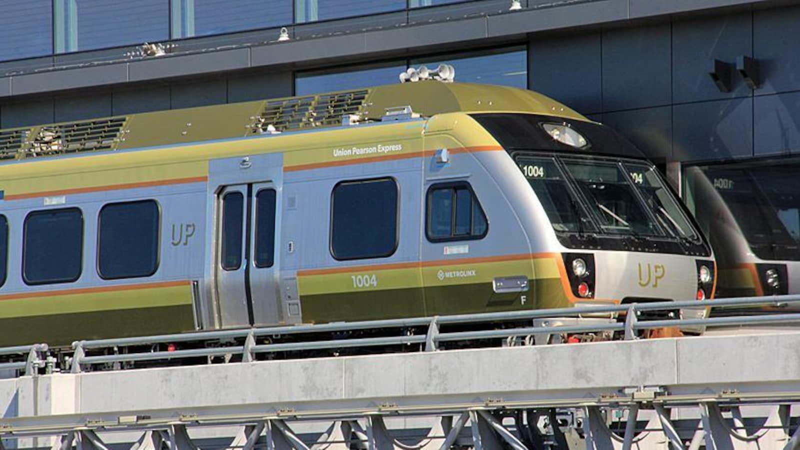 Reprise du service de train UP Express vers l'aéroport Pearson | ICI ...