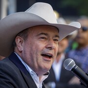 Legault retrouve le sourire après un caucus sans fausse note | Radio-Canada