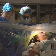 Une chirurgie éveillée pour retirer une tumeur au cerveau | Radio-Canada