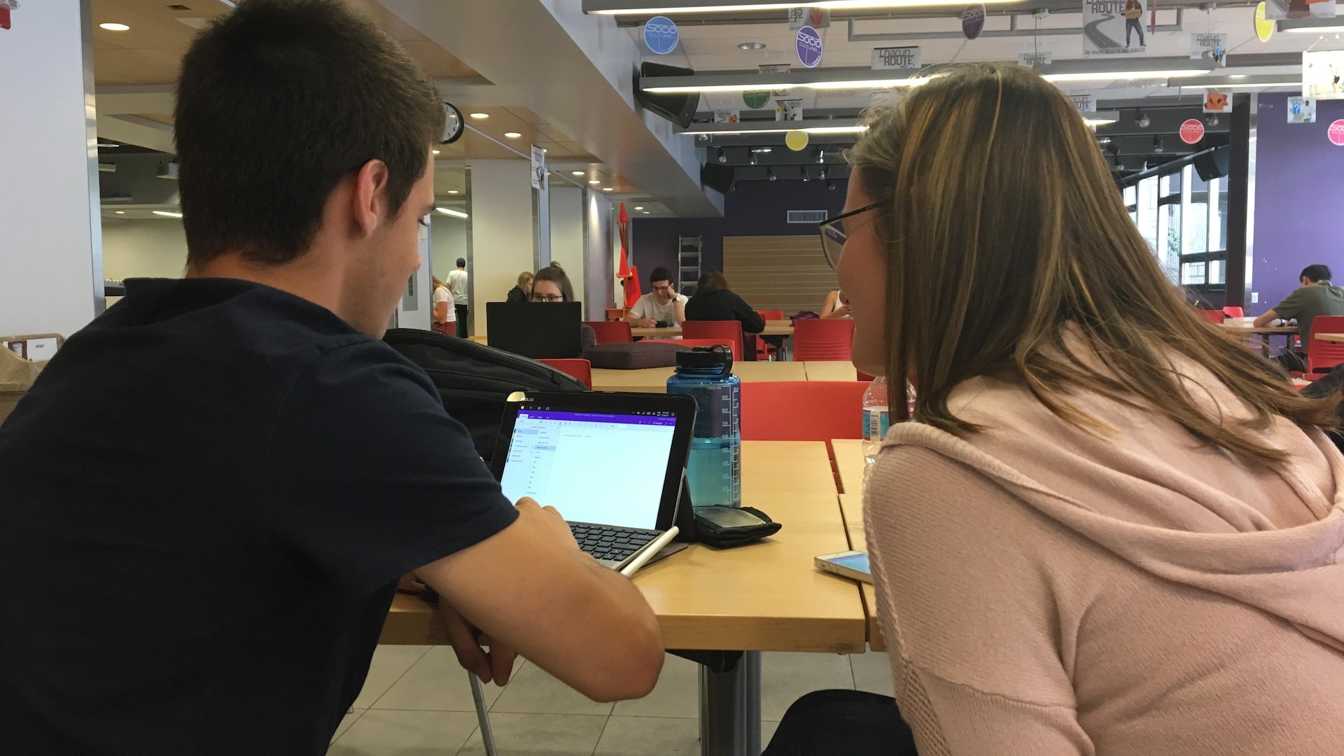 Les employeurs face au retour en classe des cégépiens | Info | ICI ...