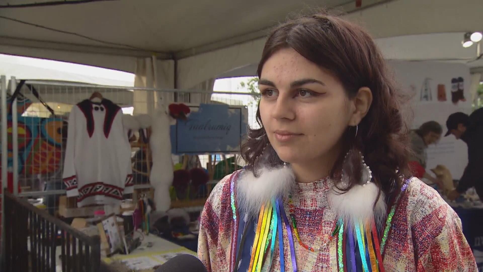 Art autochtone : la mode qui tisse des liens | Info | ICI Radio-Canada.ca