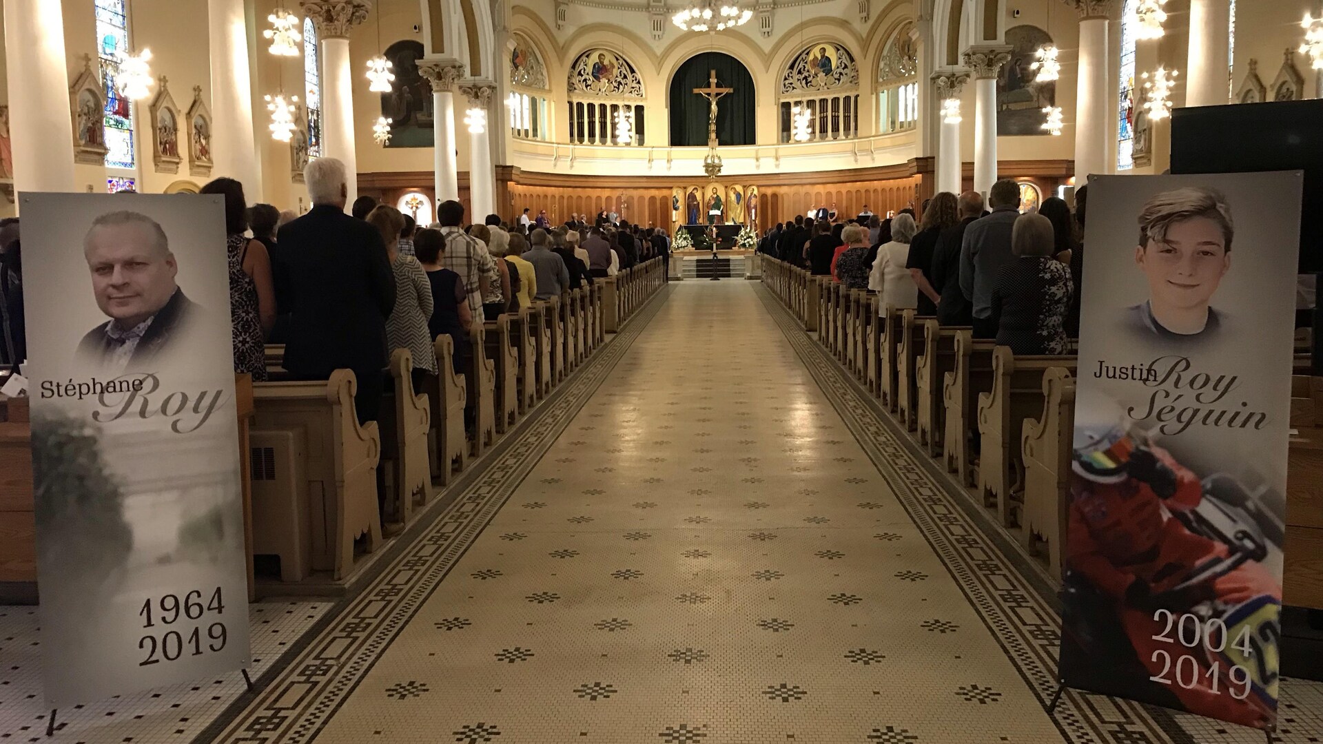 Un dernier hommage à Stéphane et Justin Roy | Info | ICI Radio-Canada.ca