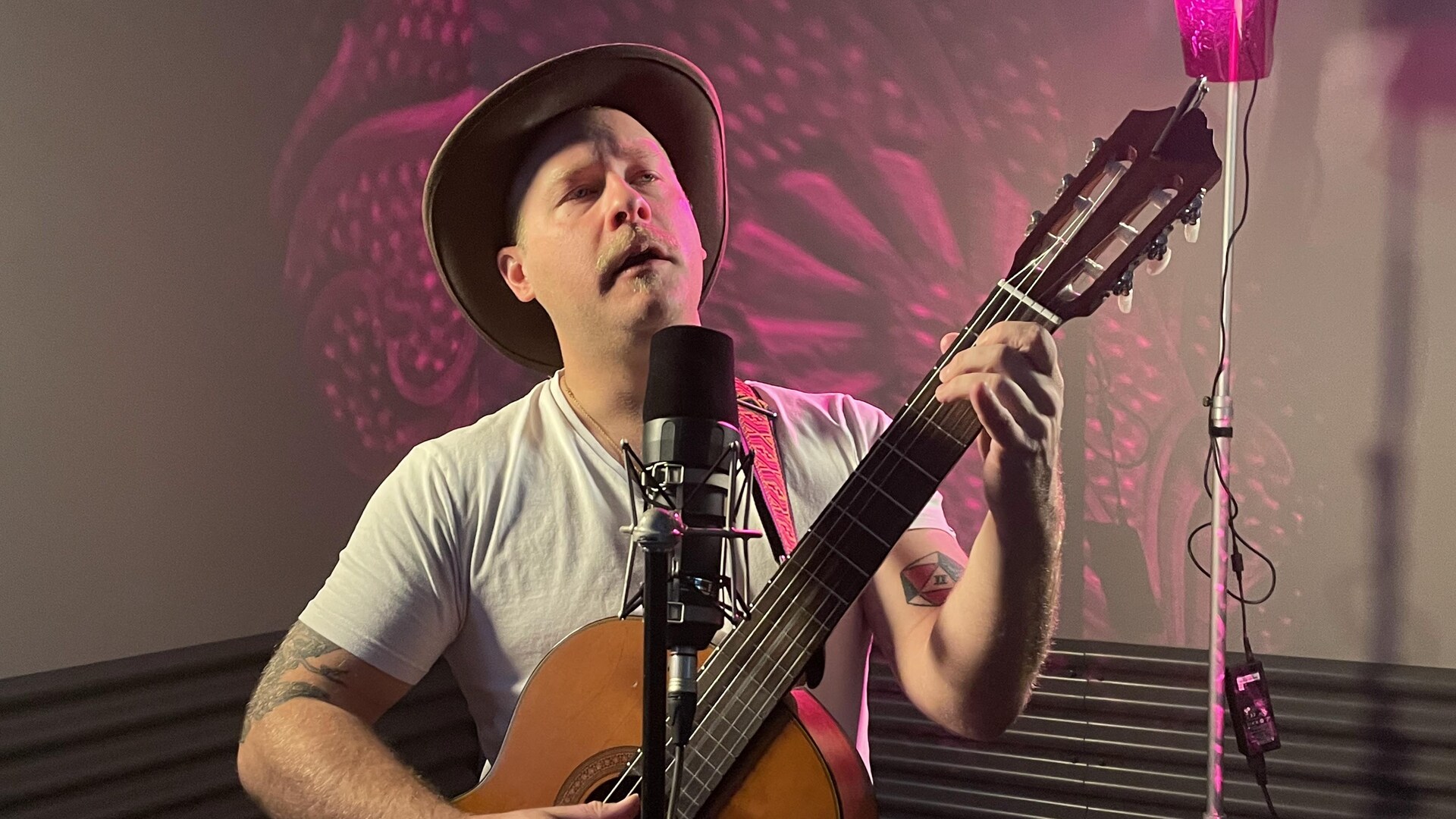 Nouvelle scène 2022 : Le retour du chanteur rebelle Thomas Chevalier ...